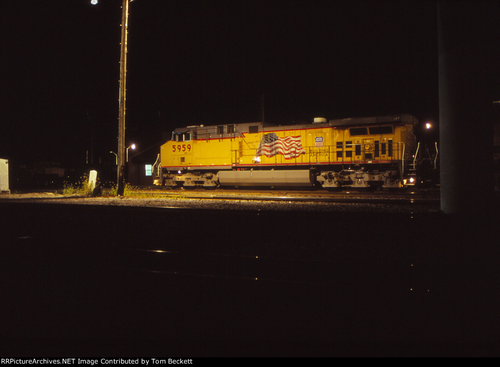 UP 5959 under the lights